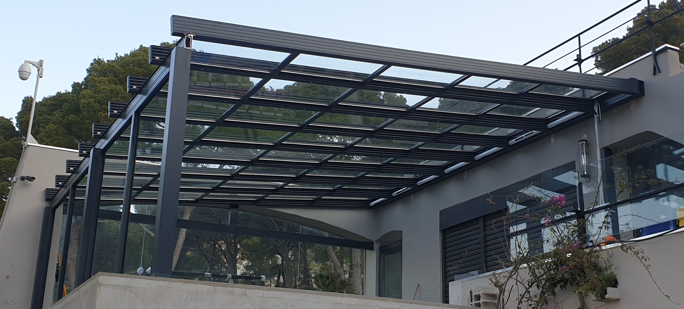 Véranda à toit ouvrant vitré à Toulon 83 Var - COPROBAT